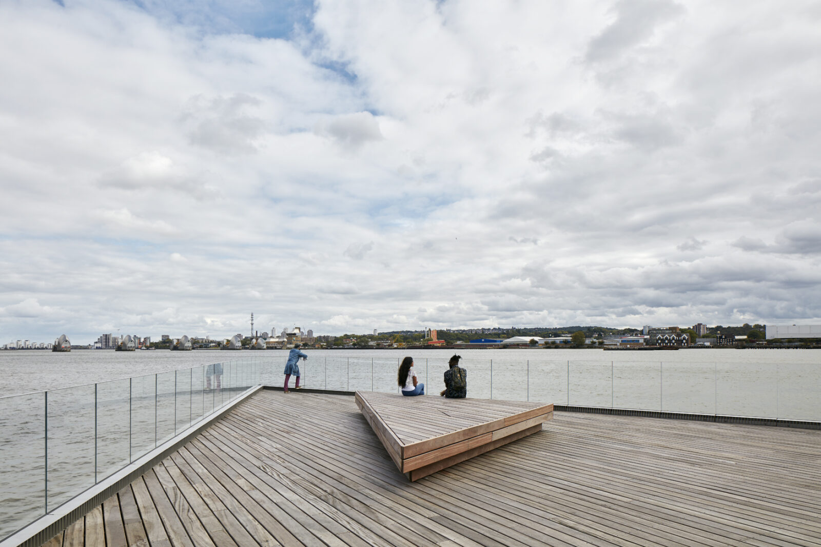 Cranked Thames pier completed by Nex Architecture
