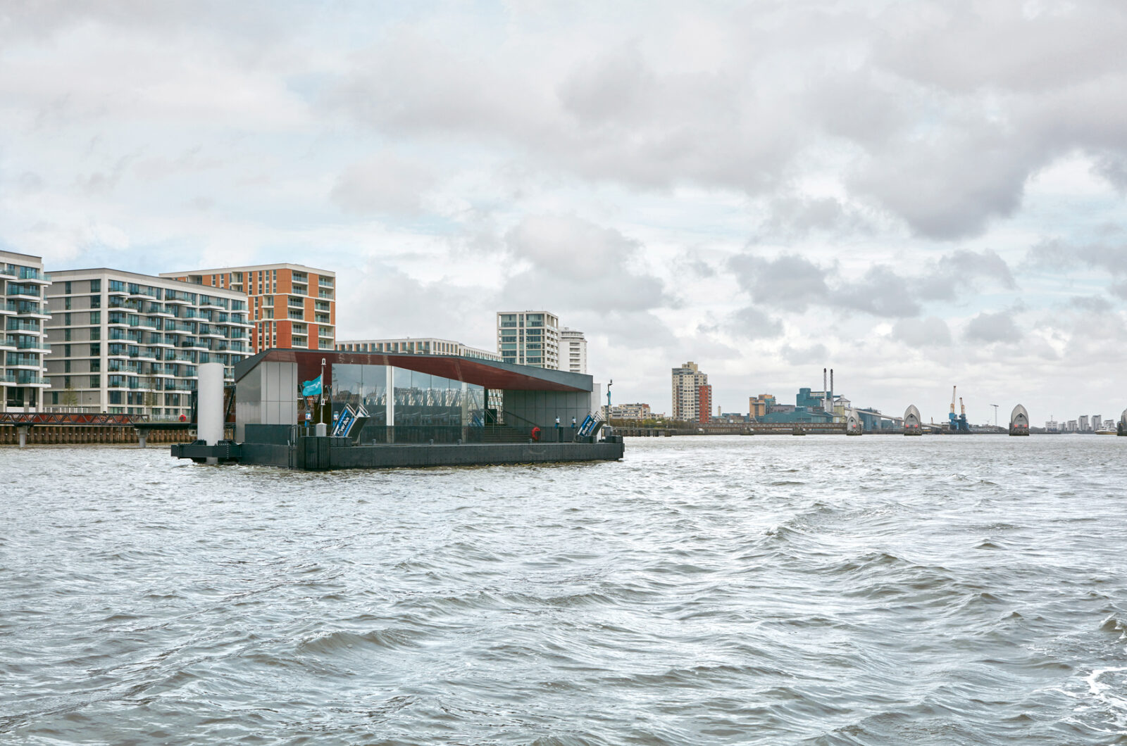 Cranked Thames pier completed by Nex Architecture