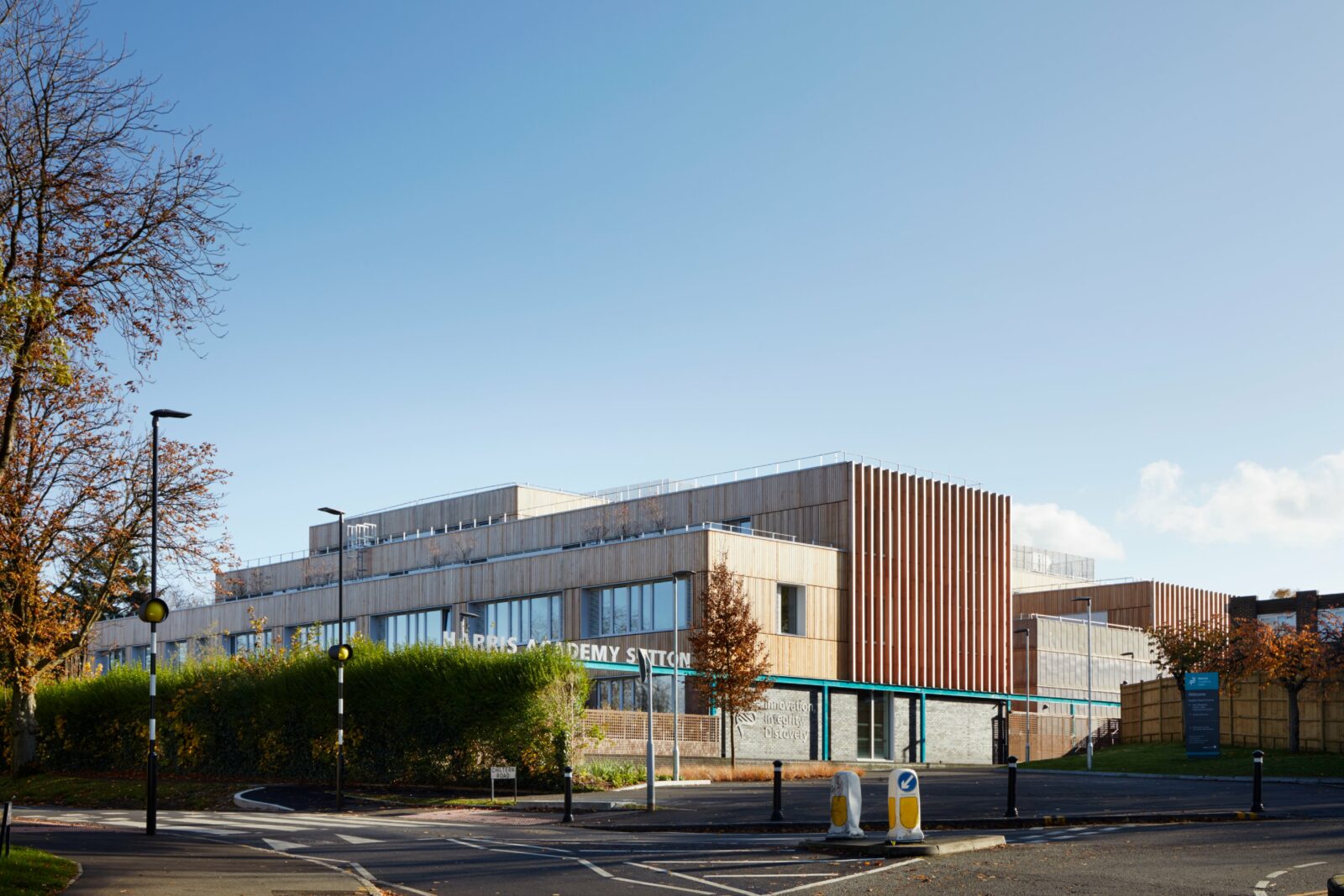Massivhaus: Harris Academy Sutton by Architype