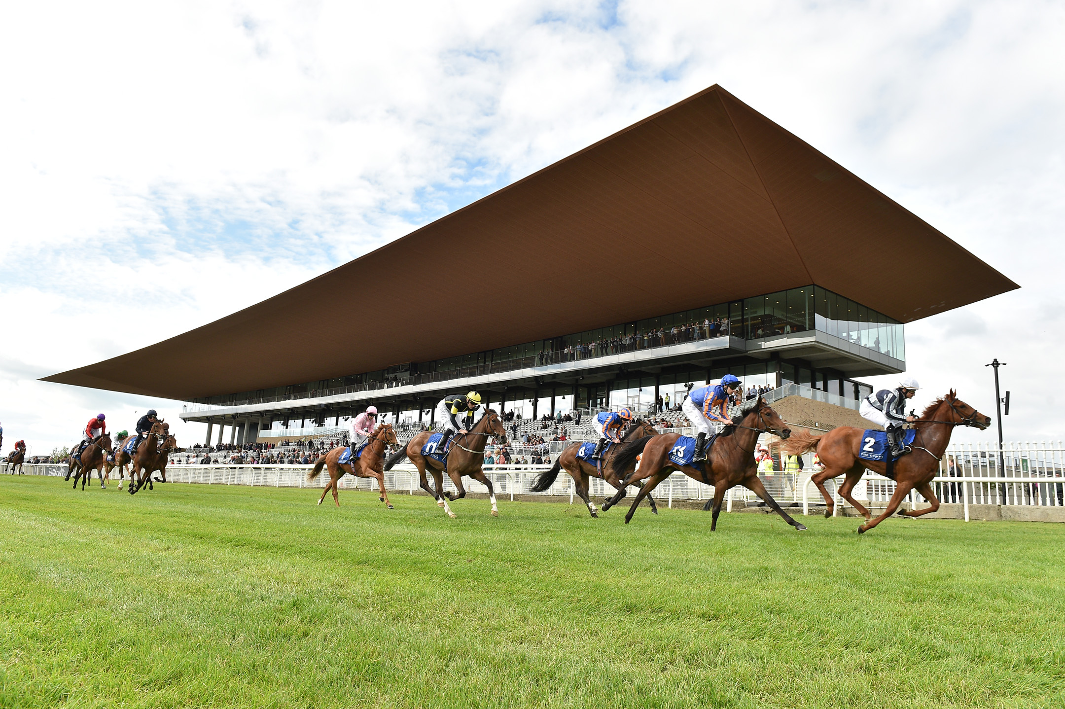 Floating copper roof marks out Grimshaw’s racecourse grandstand