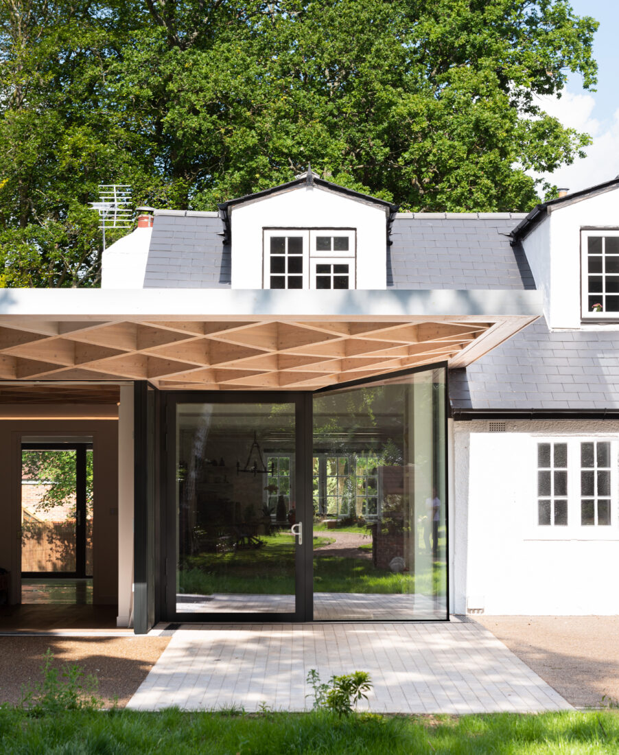 House in Surrey by Tigg + Coll features soaring ‘diagrid’ timber canopy ...