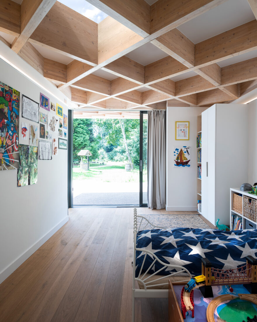 House in Surrey by Tigg + Coll features soaring ‘diagrid’ timber canopy ...
