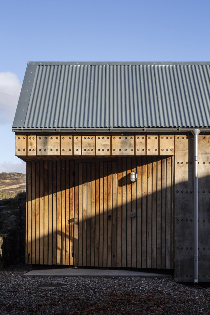 Ian O’Brien Studio completes timber steading constructed from a single tree
