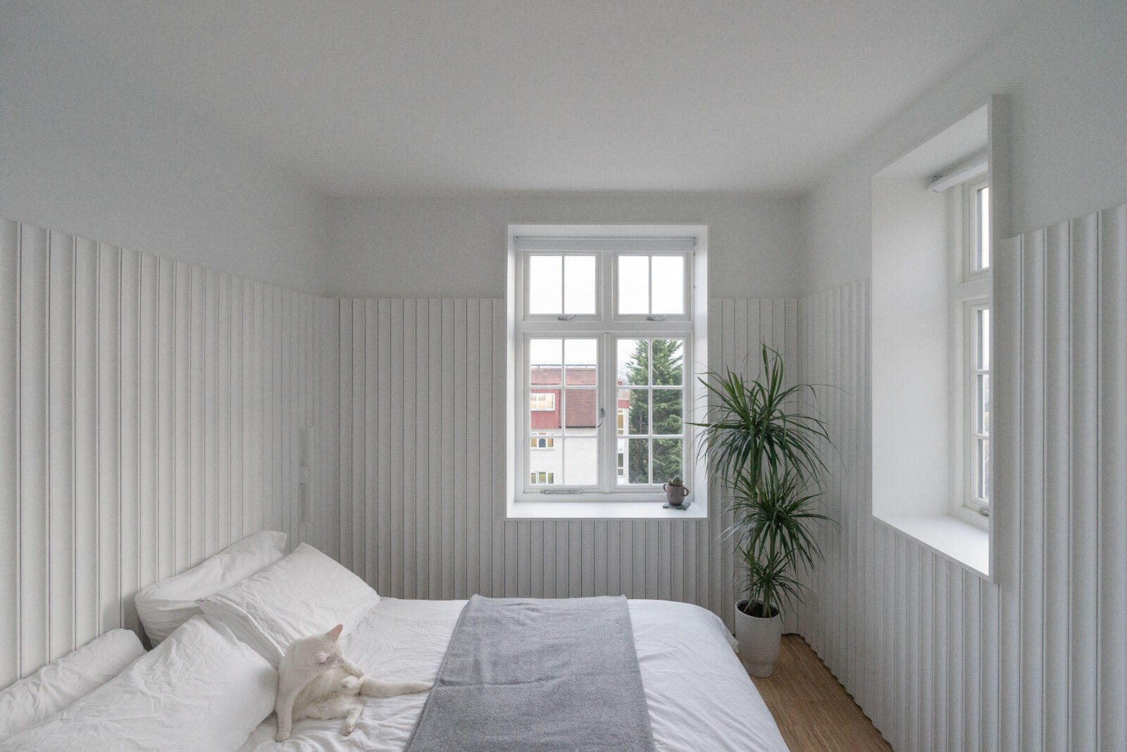 Surman Weston designs bespoke interior for London mansion block apartment