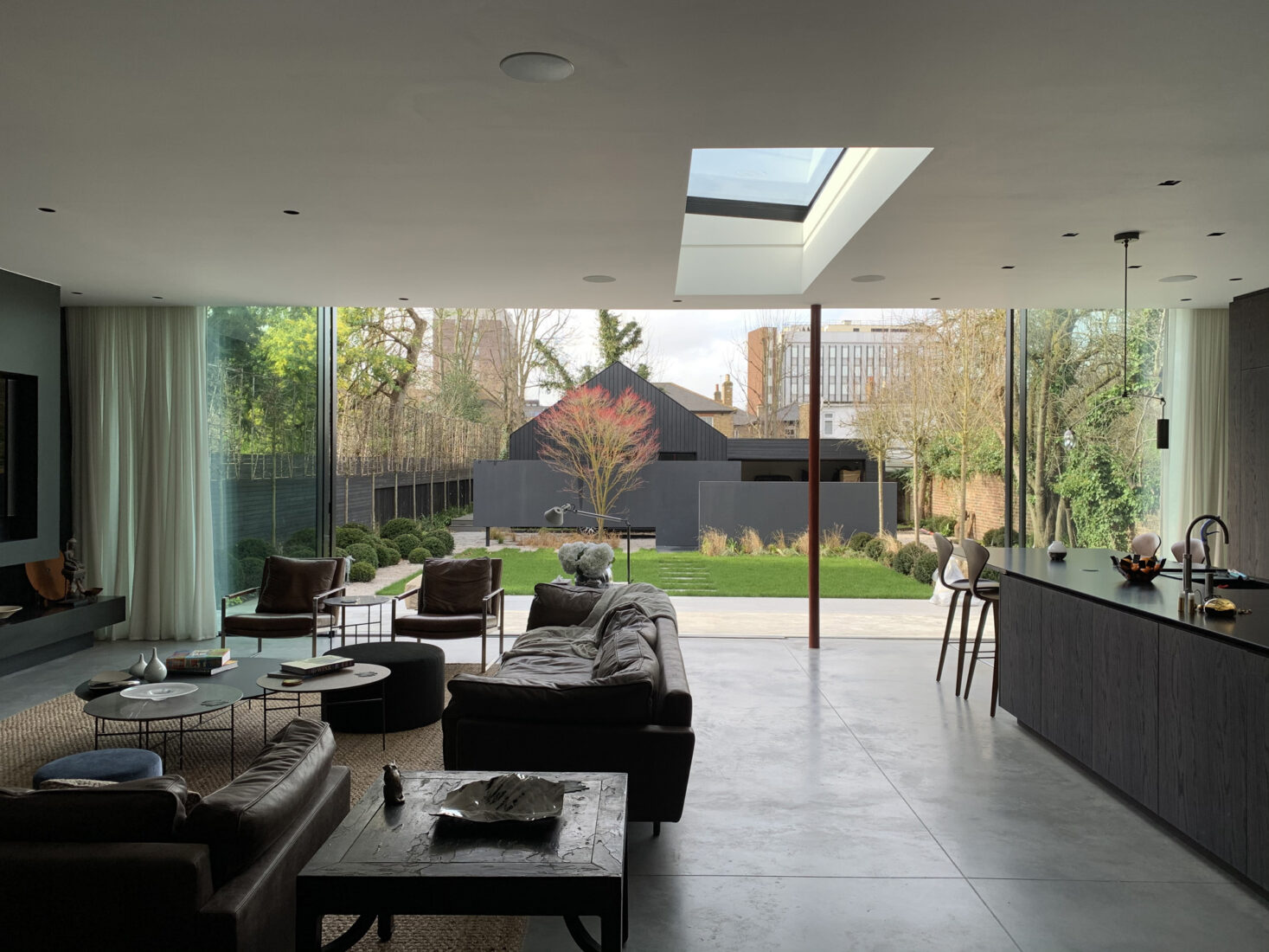 Stephen Coates reworks villa with new annexe focused on courtyard garden