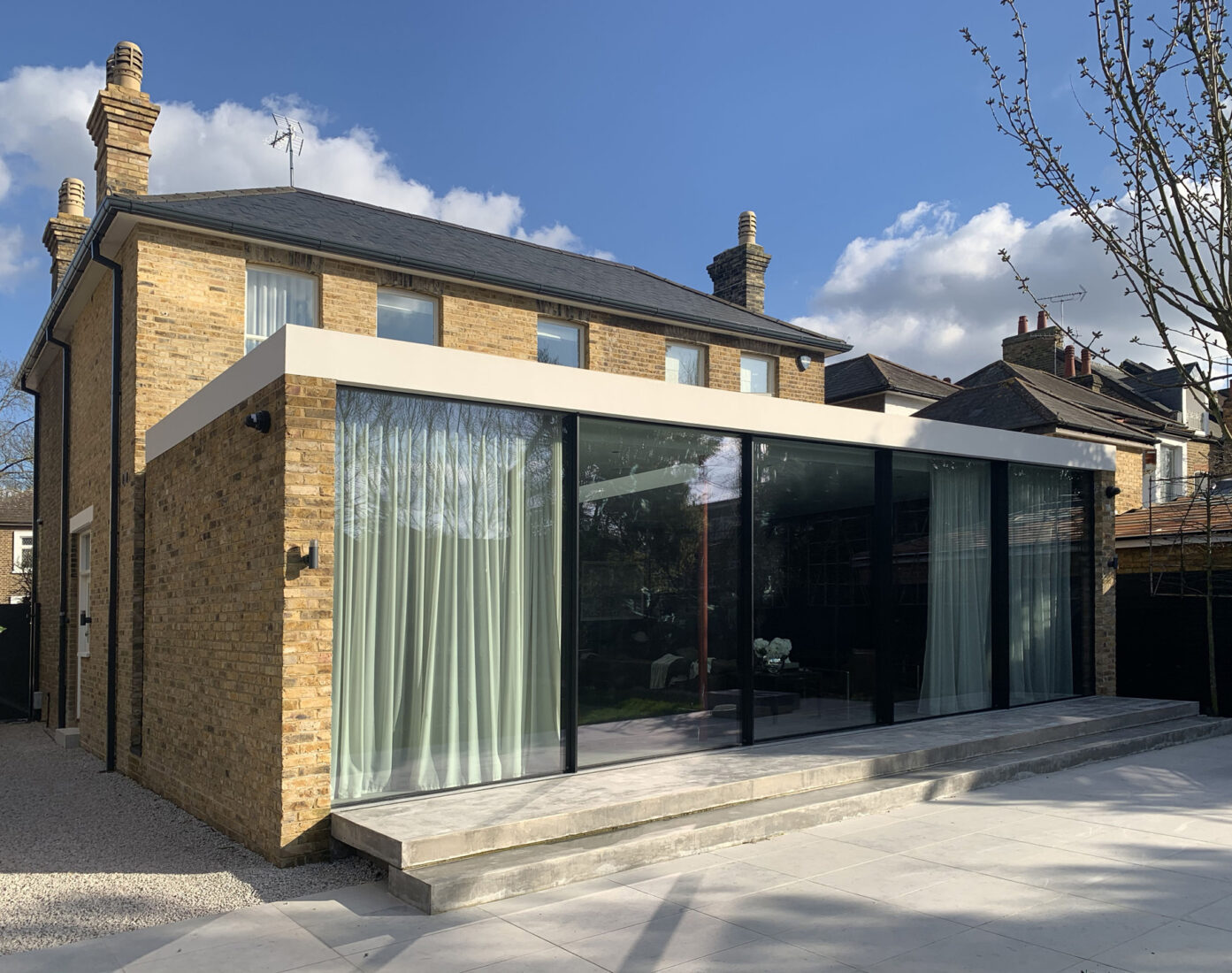 Stephen Coates reworks villa with new annexe focused on courtyard garden