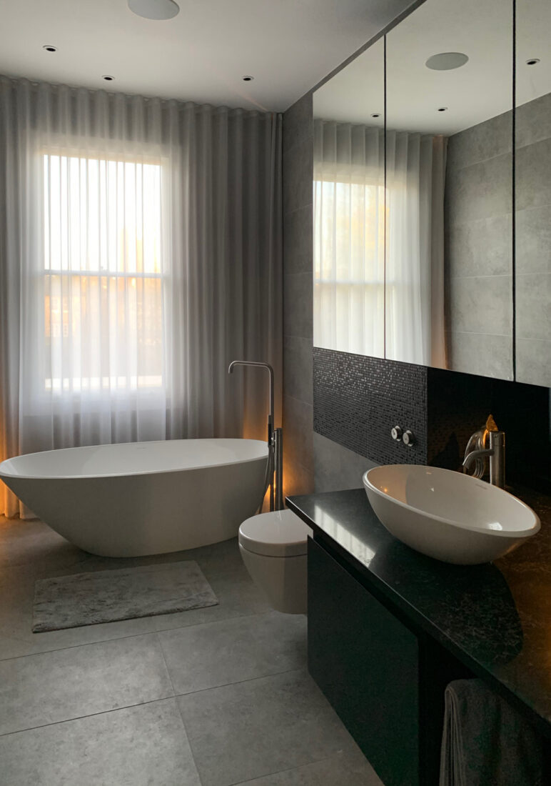 Stephen Coates reworks villa with new annexe focused on courtyard garden