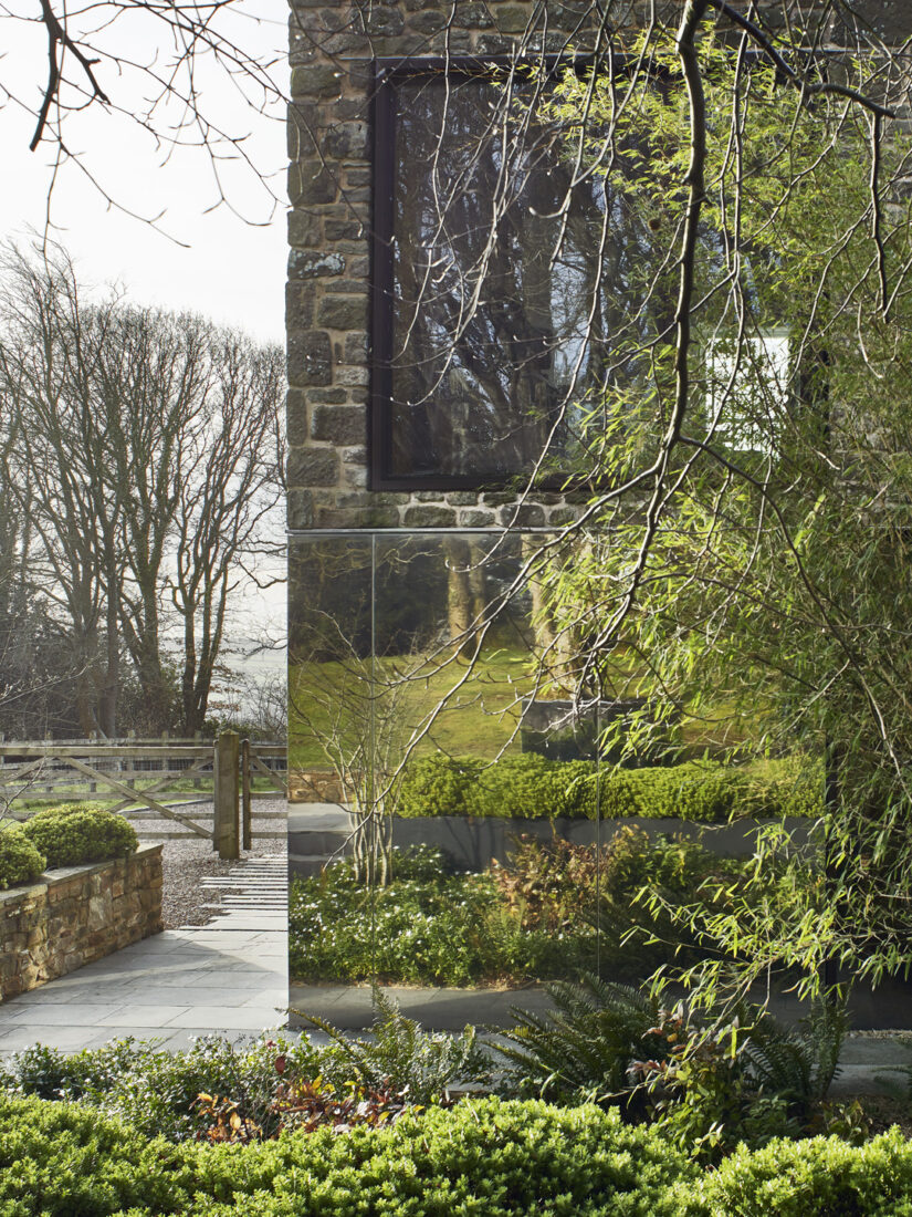 Alison Brooks Architects completes house tailored around art collection