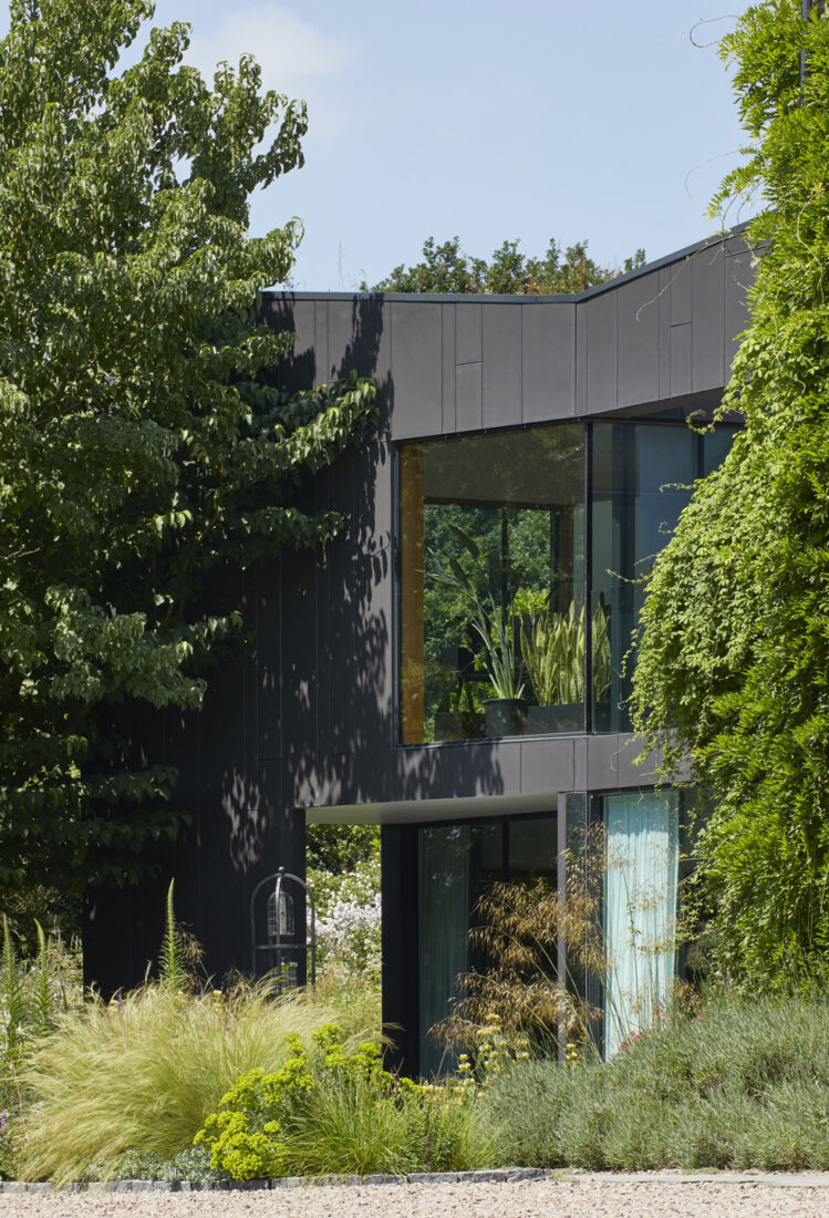 Alison Brooks Architects completes house tailored around art collection