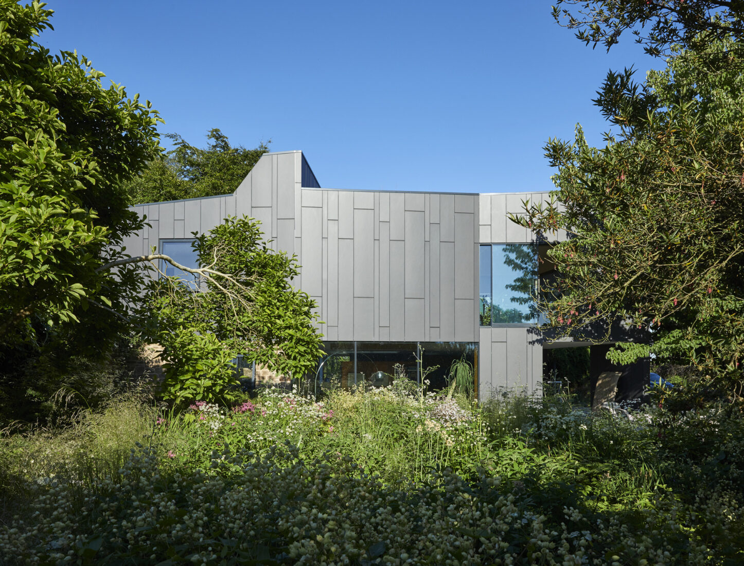 Alison Brooks Architects completes house tailored around art collection