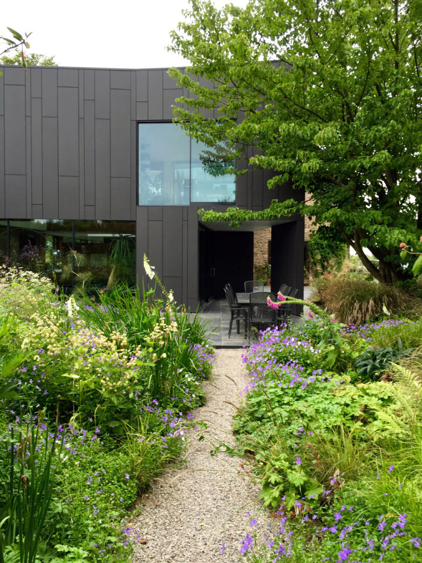 Alison Brooks Architects completes house tailored around art collection