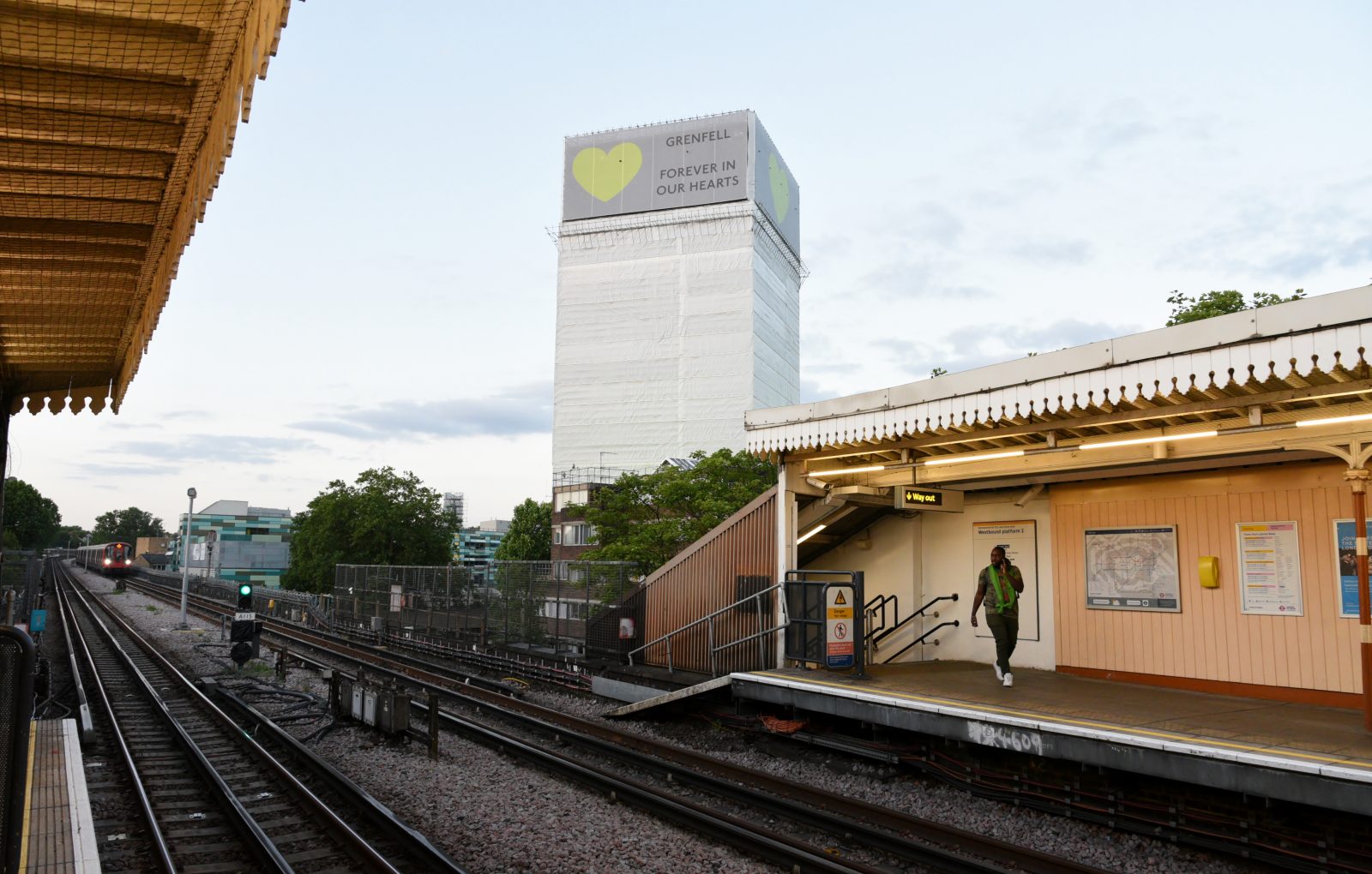 Grenfell cladding contractor pocketed 48% discount on insulation