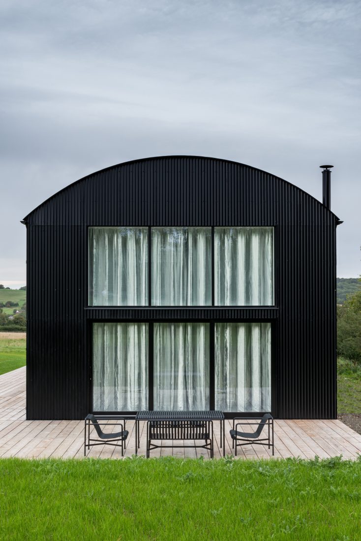 Turner Works converts agricultural barn into holiday home in Warwickshire