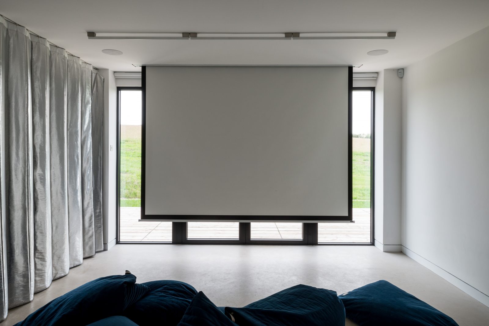 Turner Works converts agricultural barn into holiday home in Warwickshire