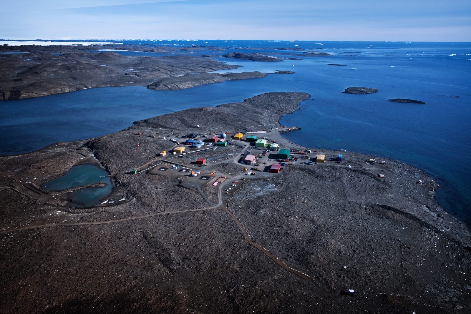 Hugh Broughton returns to Antarctica to upgrade Australian research station