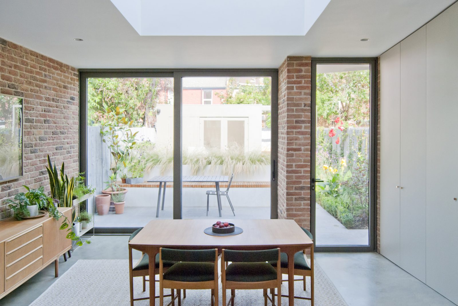 Novak Hiles reworks house with sculptural chamfered extension