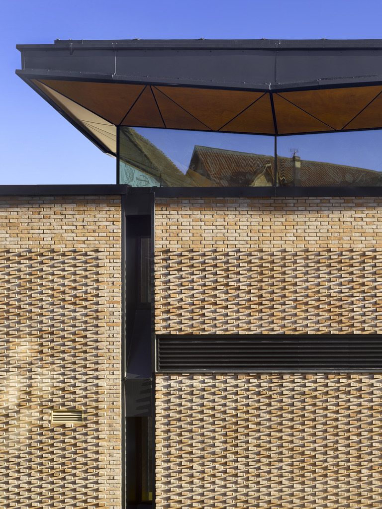 Woods Bagot completes library with ‘floating’ timber roof for Wiltshire ...