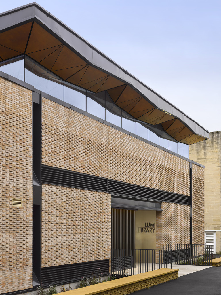 Woods Bagot completes library with ‘floating’ timber roof for Wiltshire ...