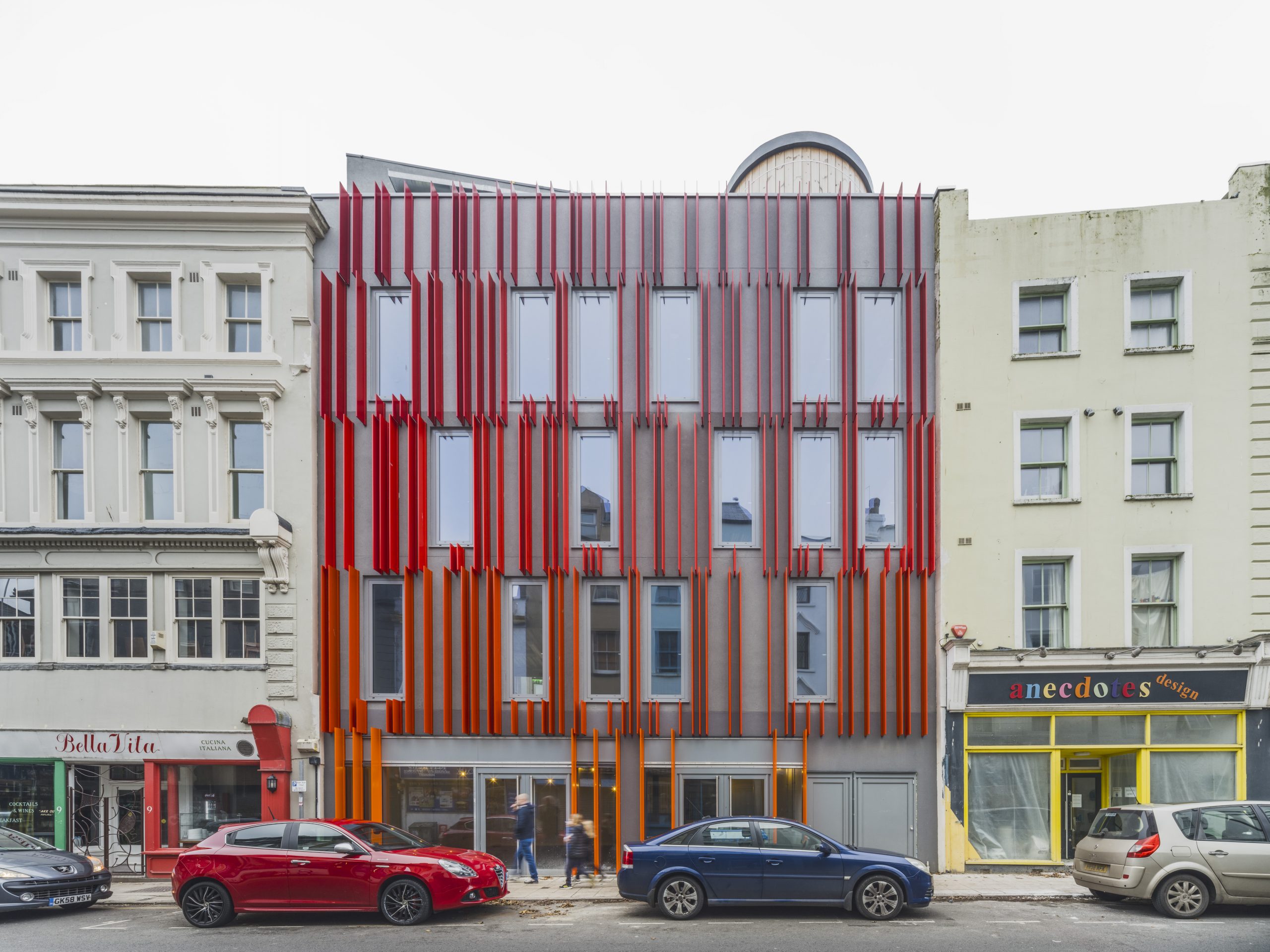 Neat Architects paints the town red