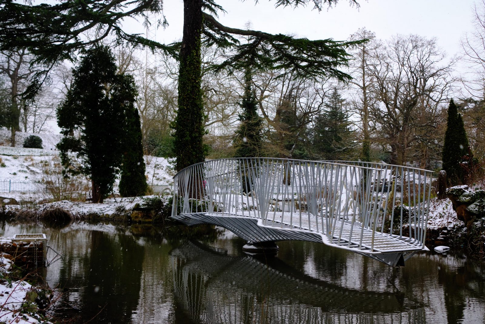Tonkin Liu’s crowdfunded dinosaur bridge completes in Crystal Palace