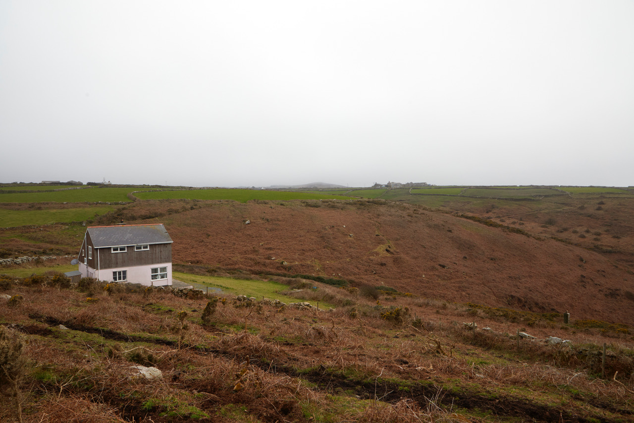 Foster Lomas wins approval for Cornish house with granite slab roof