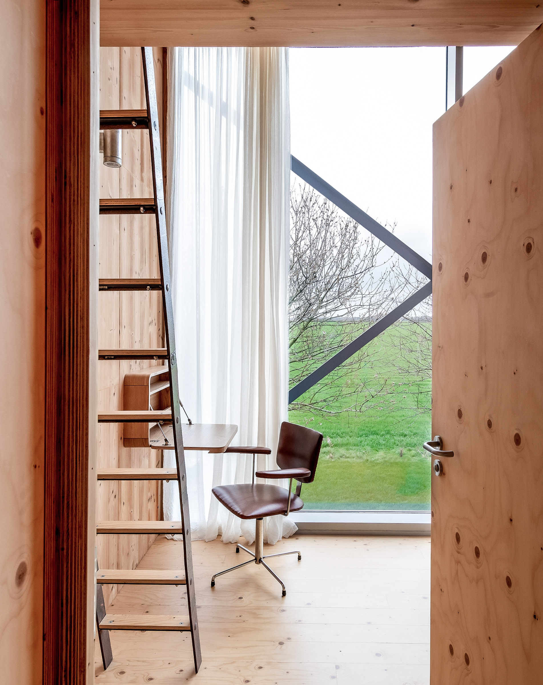 Tank top: Water Tower restoration and conversion by Tonkin Liu