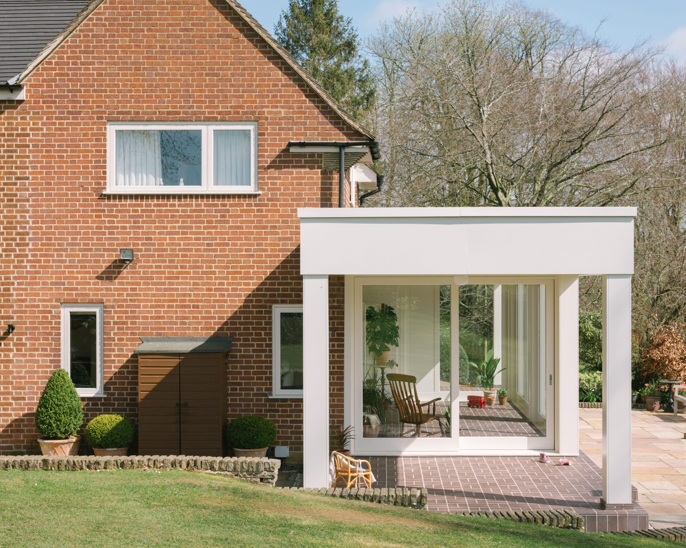 Benjamin Machin completes extension to 1950s house in Staffordshire ...