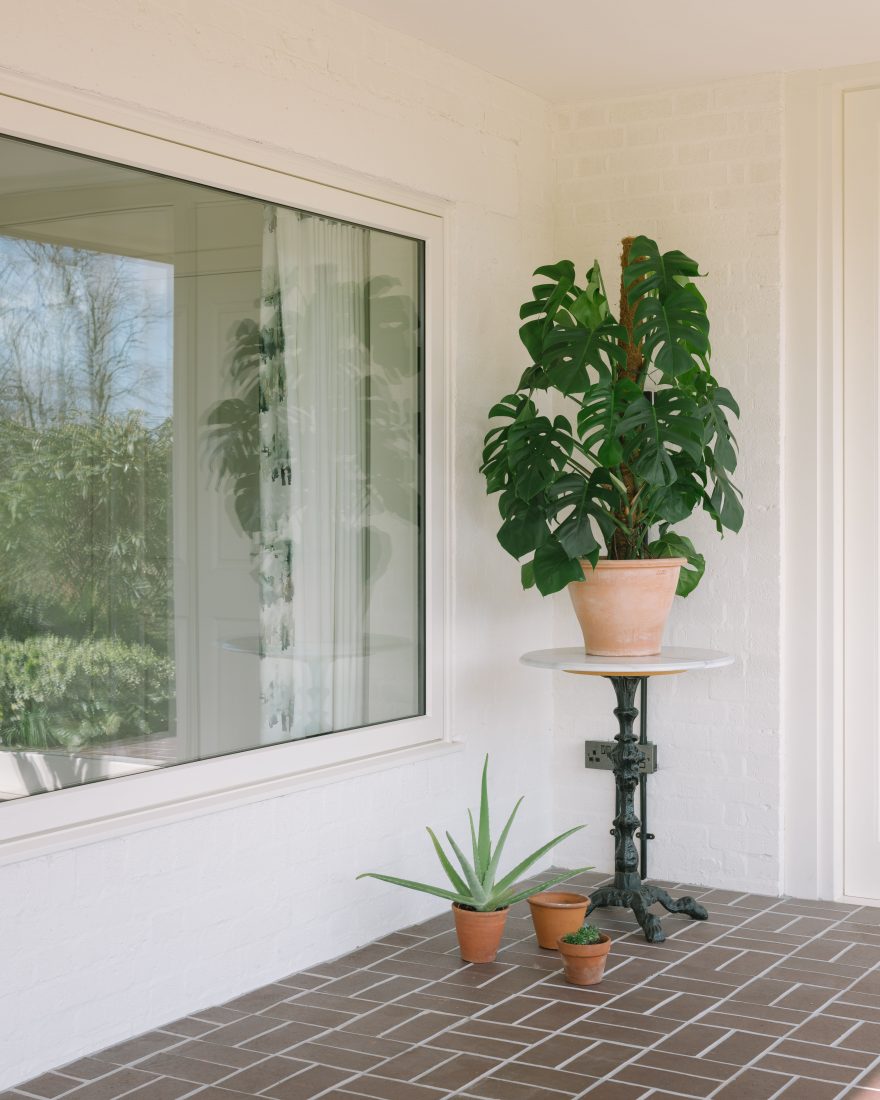 Benjamin Machin completes extension to 1950s house in Staffordshire ...