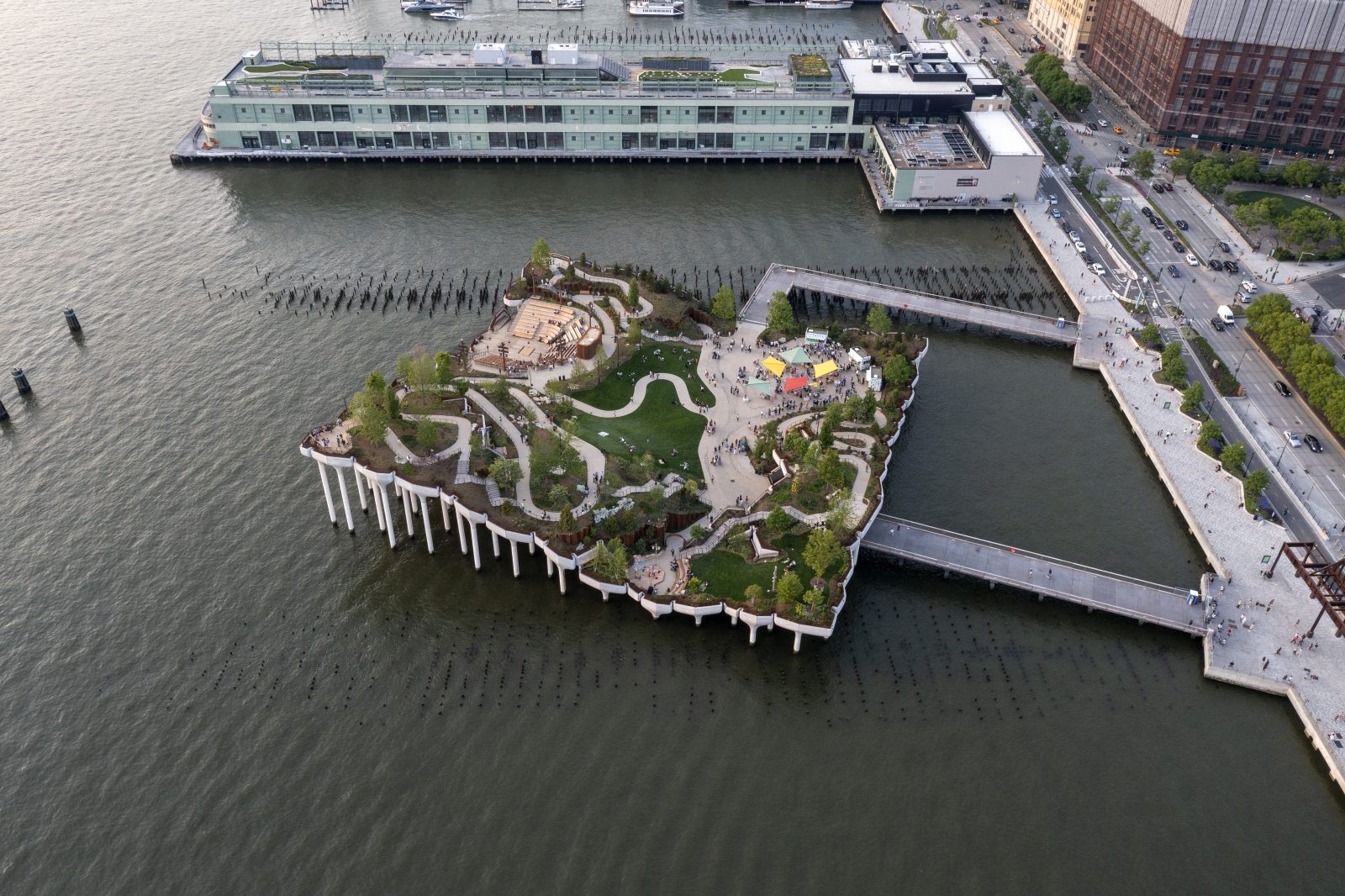 Heatherwick Studio’s New York pier park opens to the public