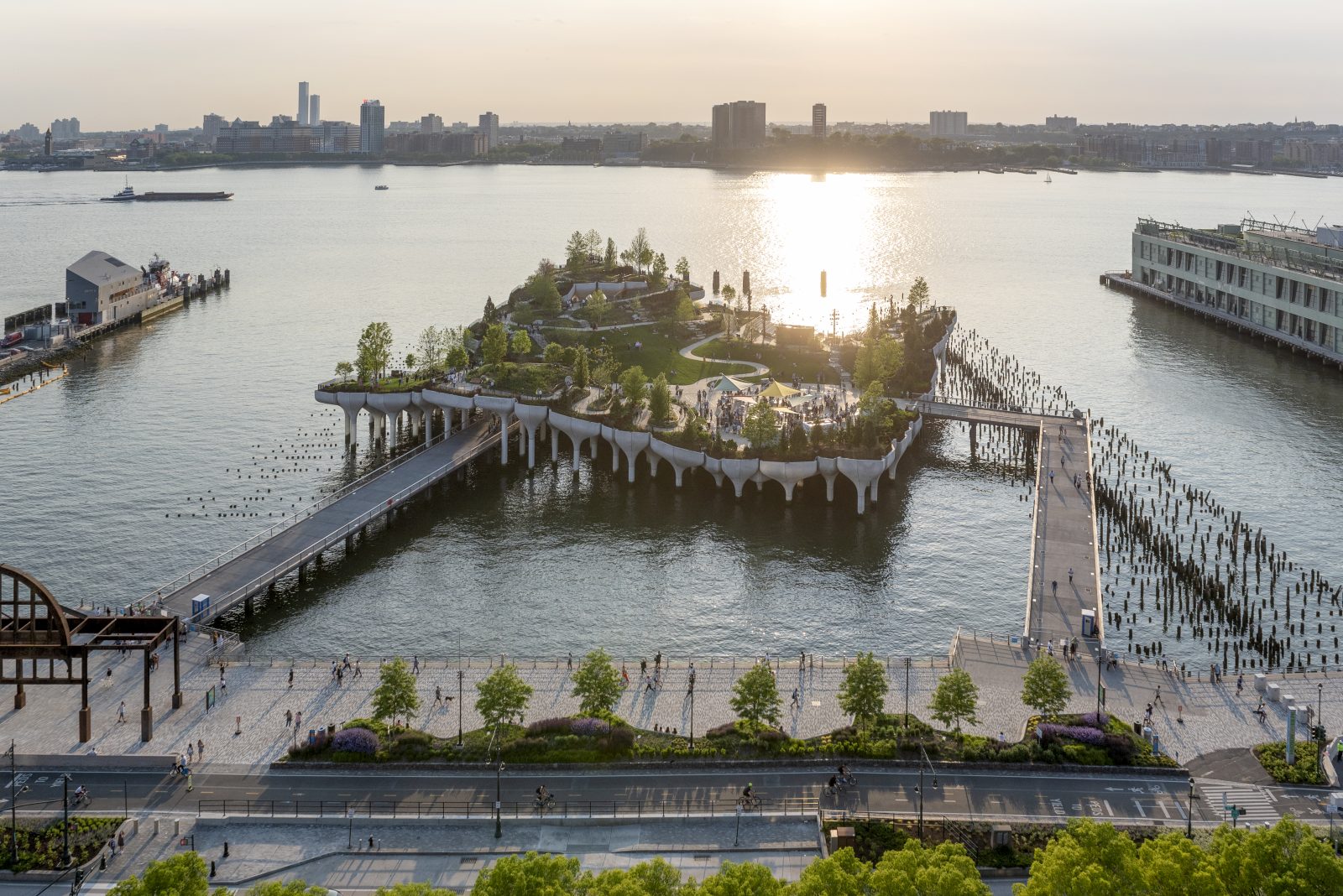 Heatherwick Studio’s New York pier park opens to the public