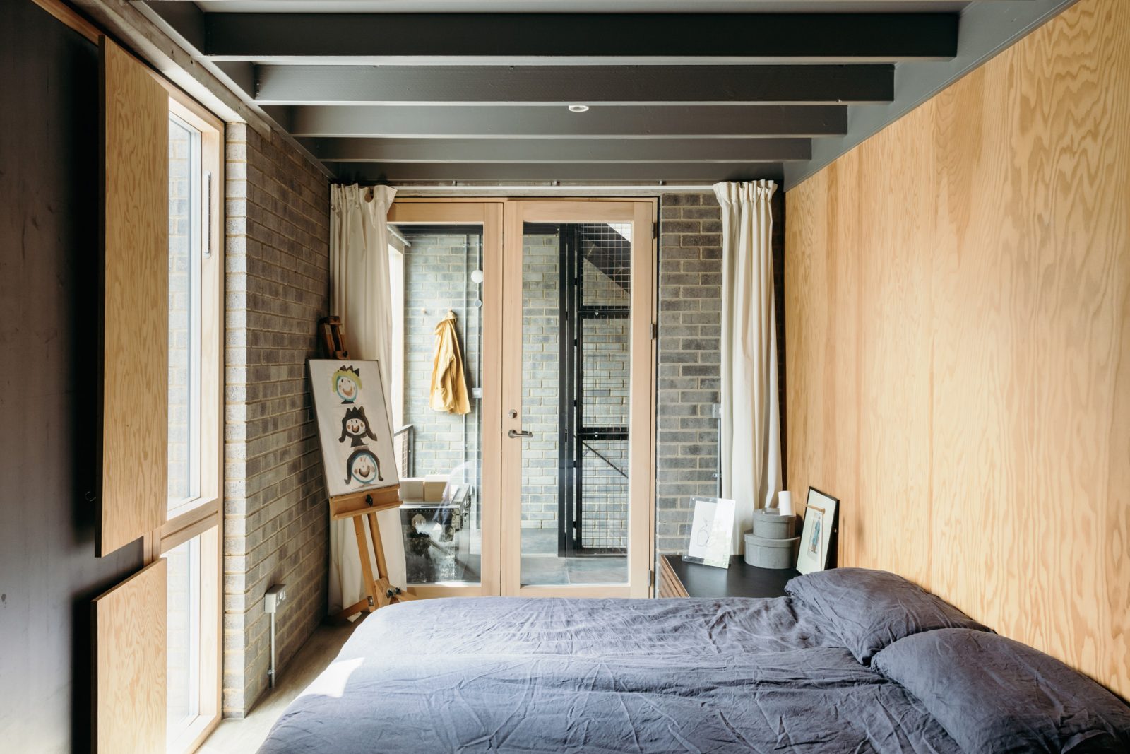 Marcus Lee designs ‘sideways’ mews house in east London