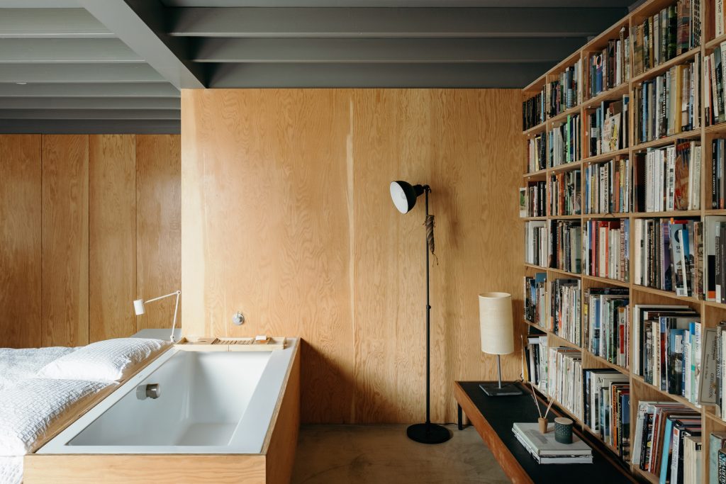 Marcus Lee designs ‘sideways’ mews house in east London