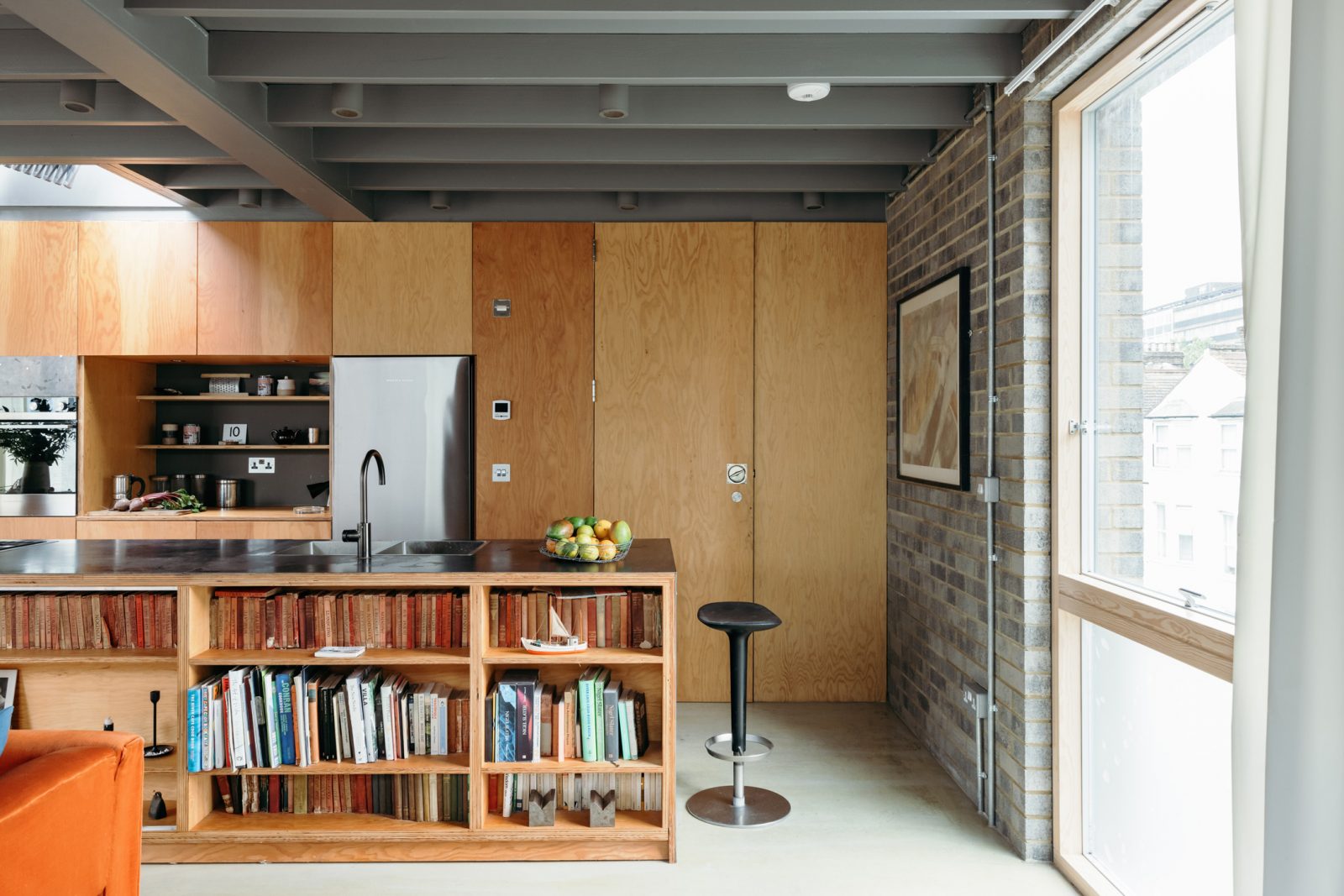 Marcus Lee designs ‘sideways’ mews house in east London