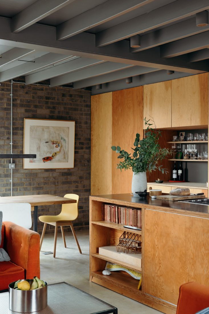 Marcus Lee designs ‘sideways’ mews house in east London