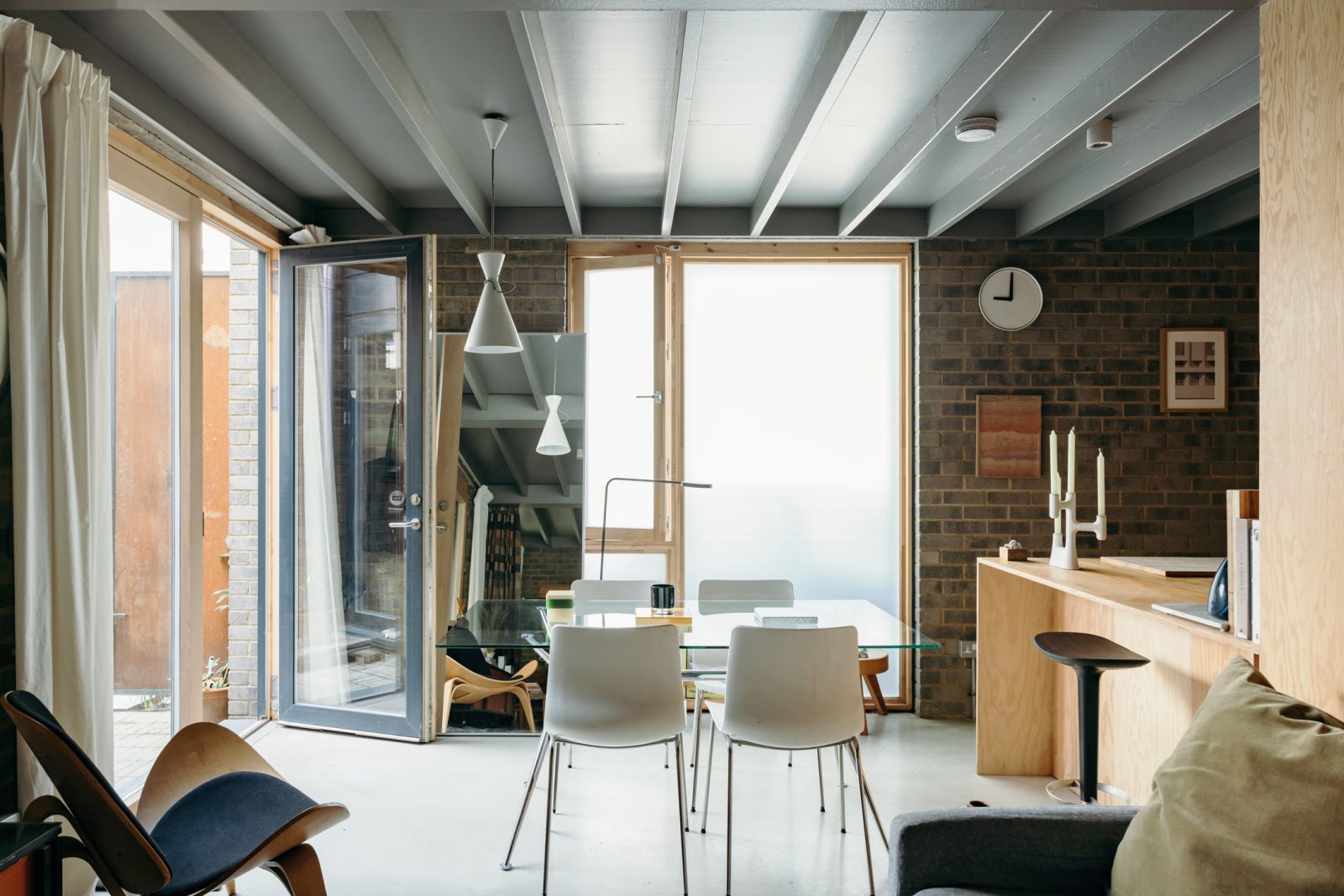 Marcus Lee designs ‘sideways’ mews house in east London