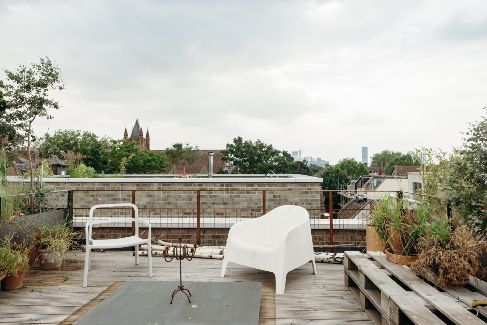 Marcus Lee designs ‘sideways’ mews house in east London