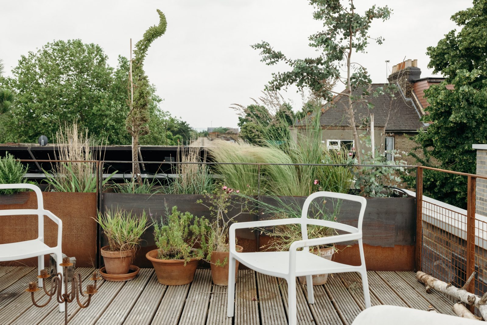 Marcus Lee designs ‘sideways’ mews house in east London