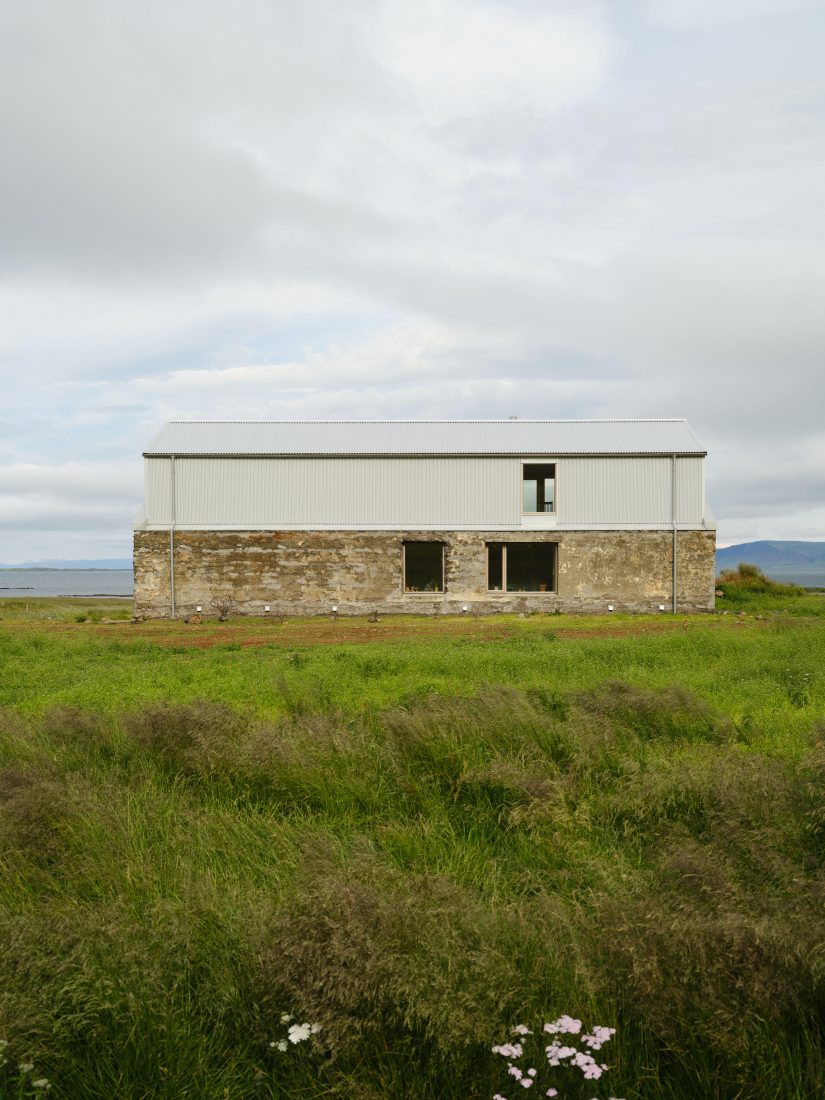 Studio Bua turns Icelandic barn into artist’s studio