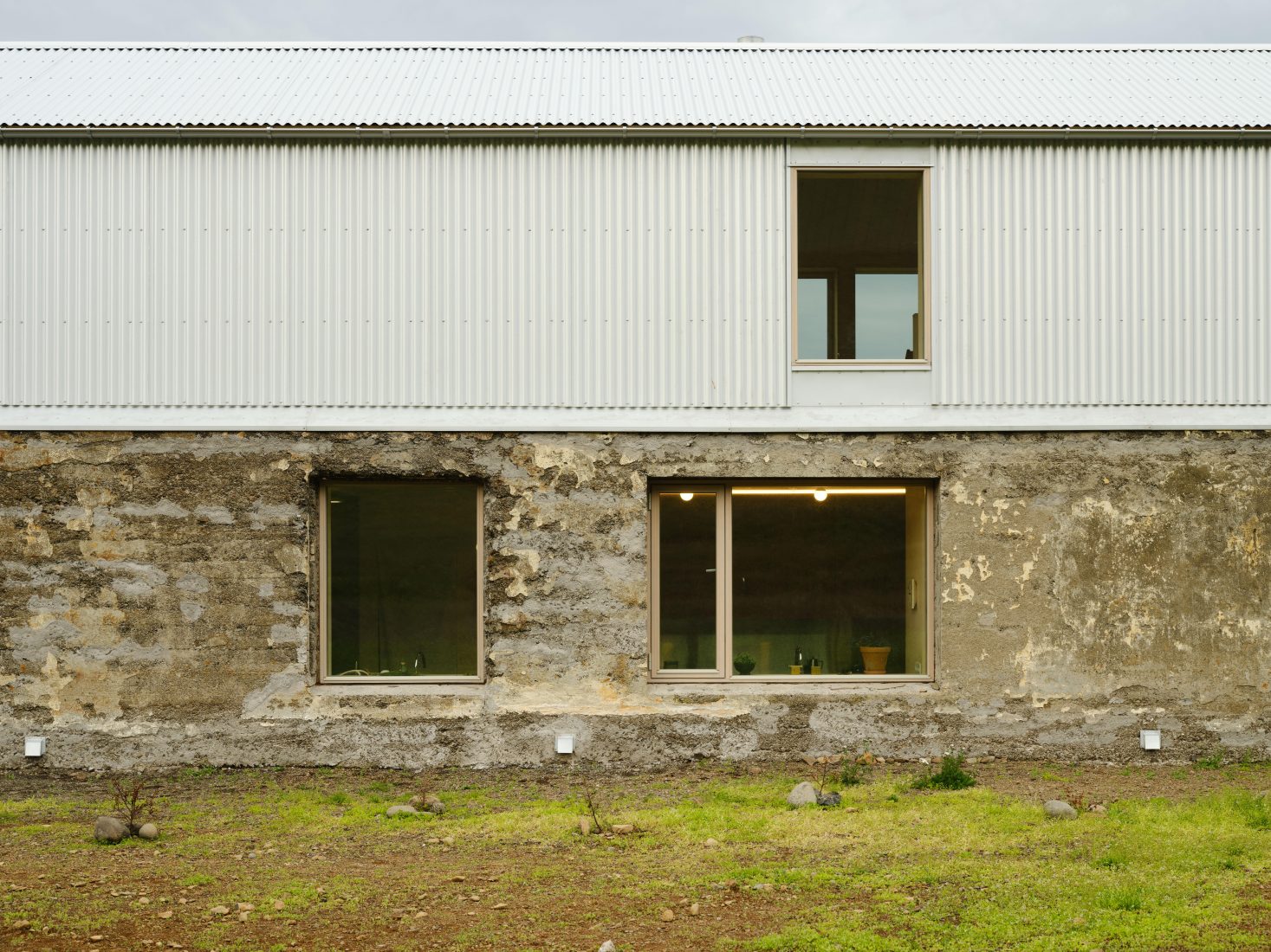 Studio Bua turns Icelandic barn into artist’s studio