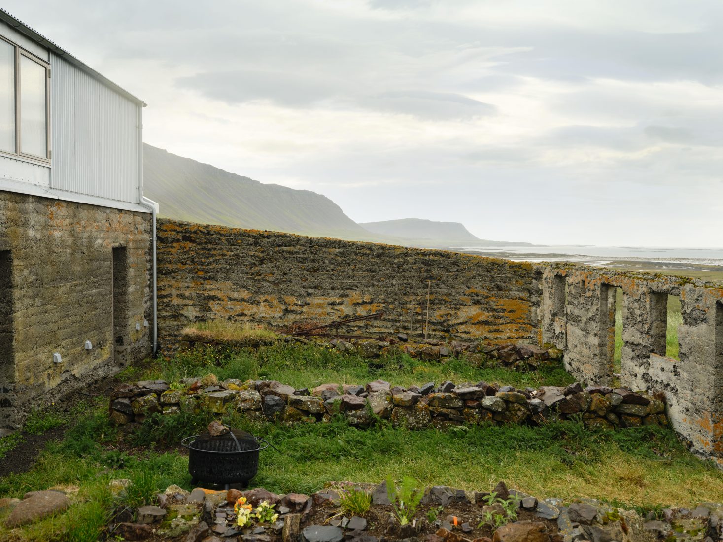 Studio Bua turns Icelandic barn into artist’s studio
