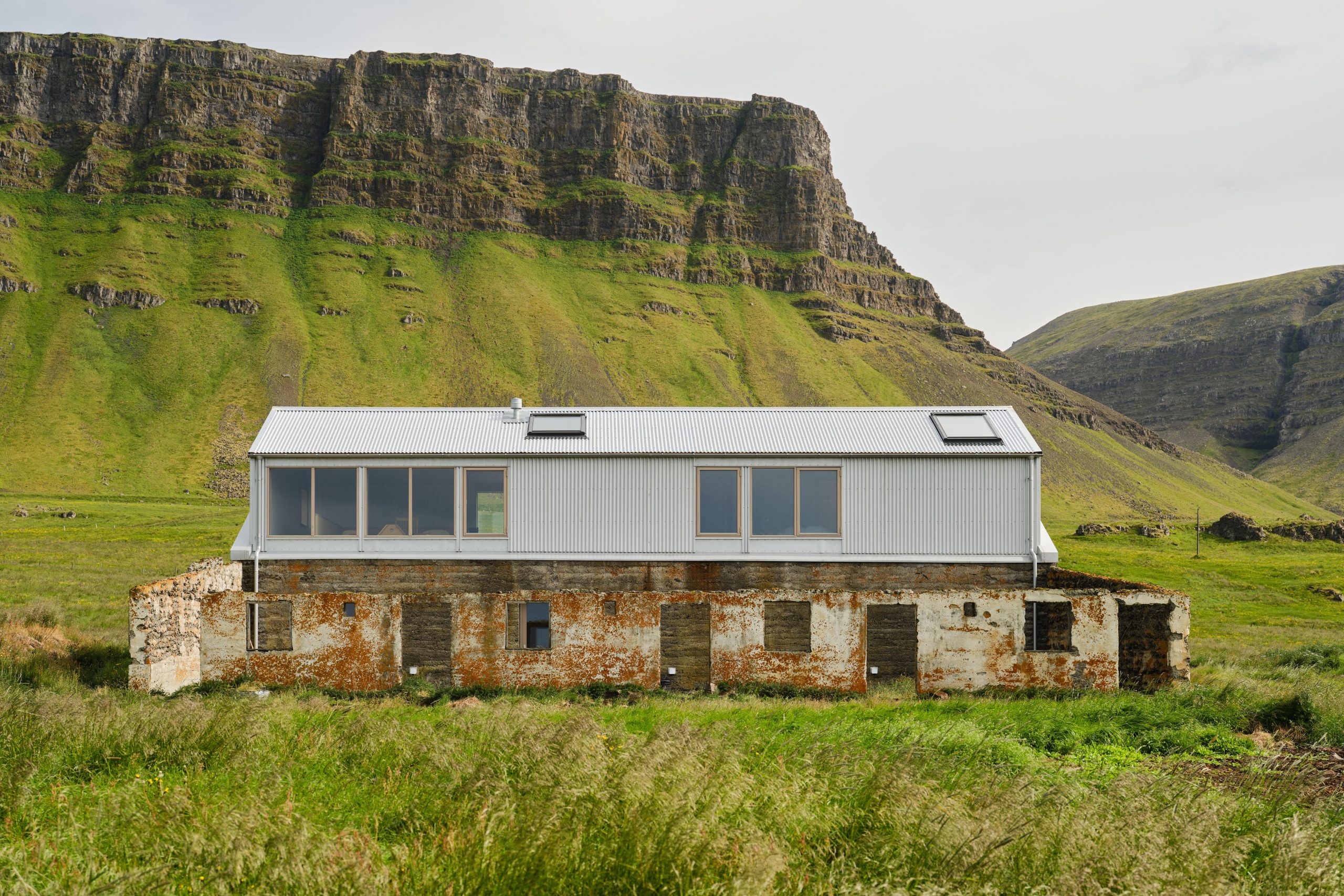 Studio Bua turns Icelandic barn into artist’s studio
