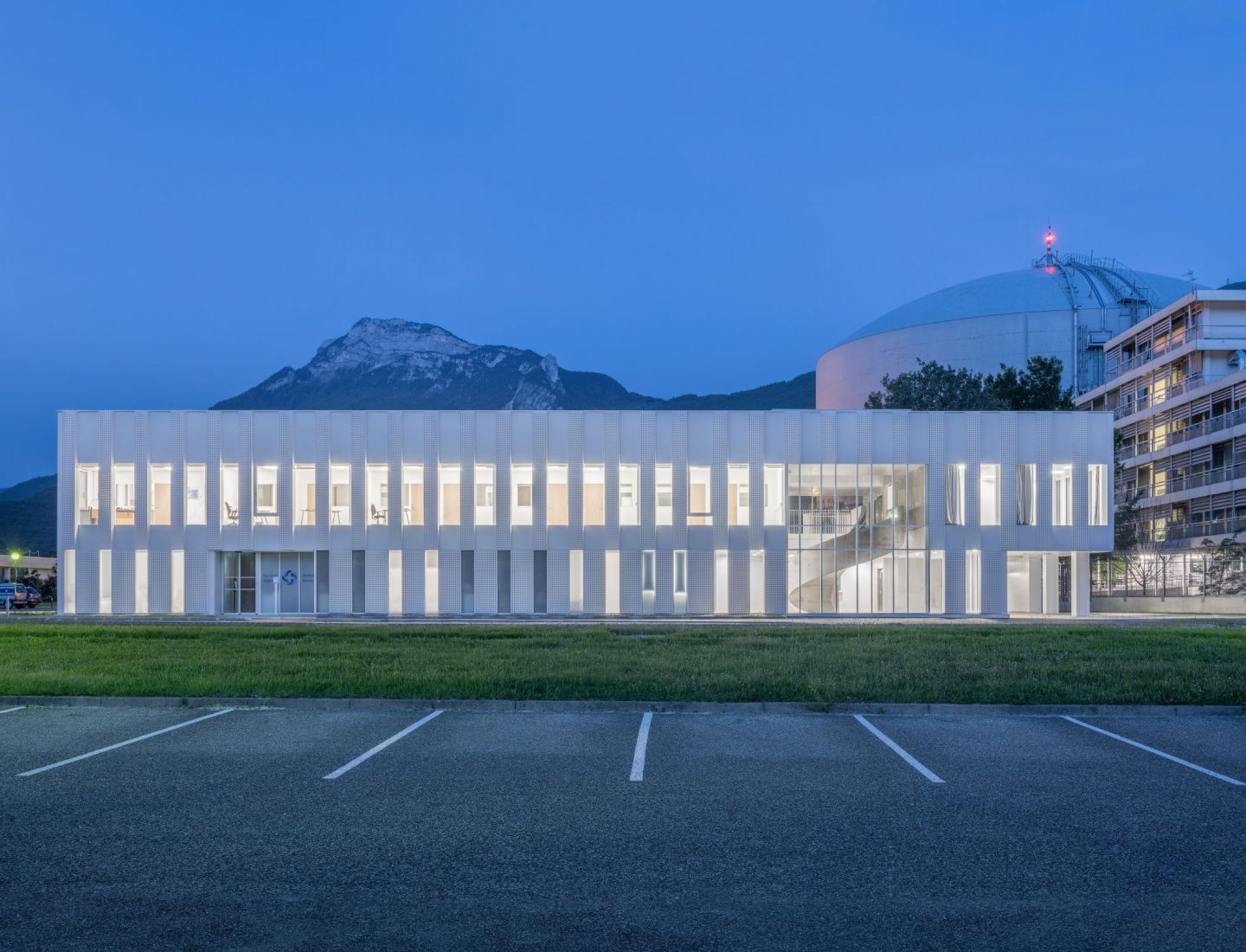 Levitt Bernstein and TKMT architectes complete neutron research facility