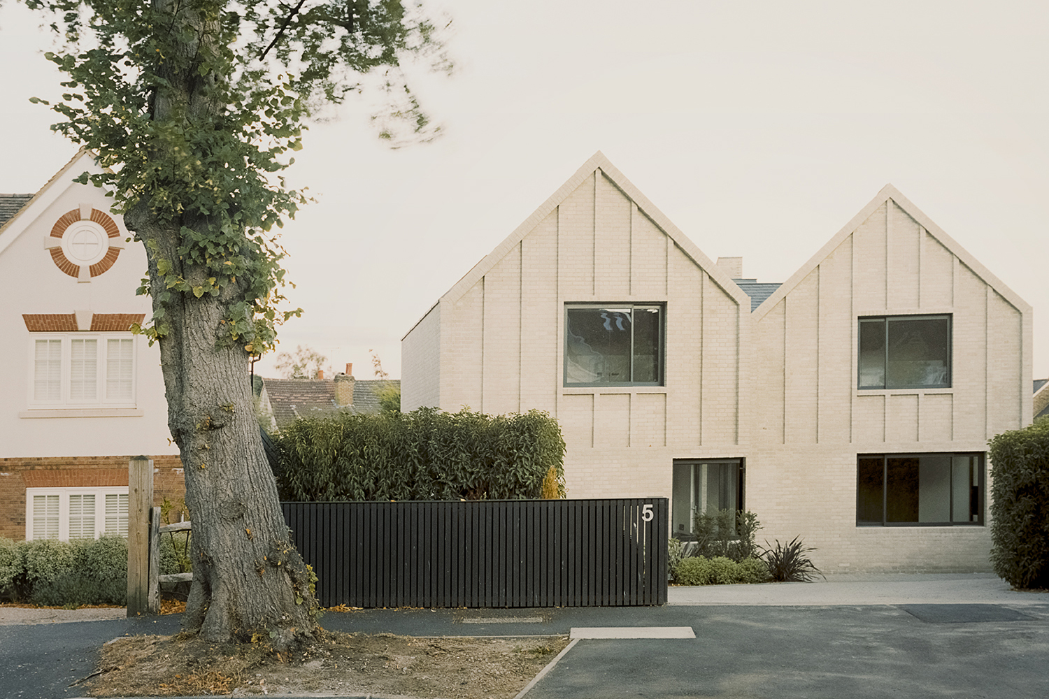 Alexander Martin Architects completes prefab house in Surrey