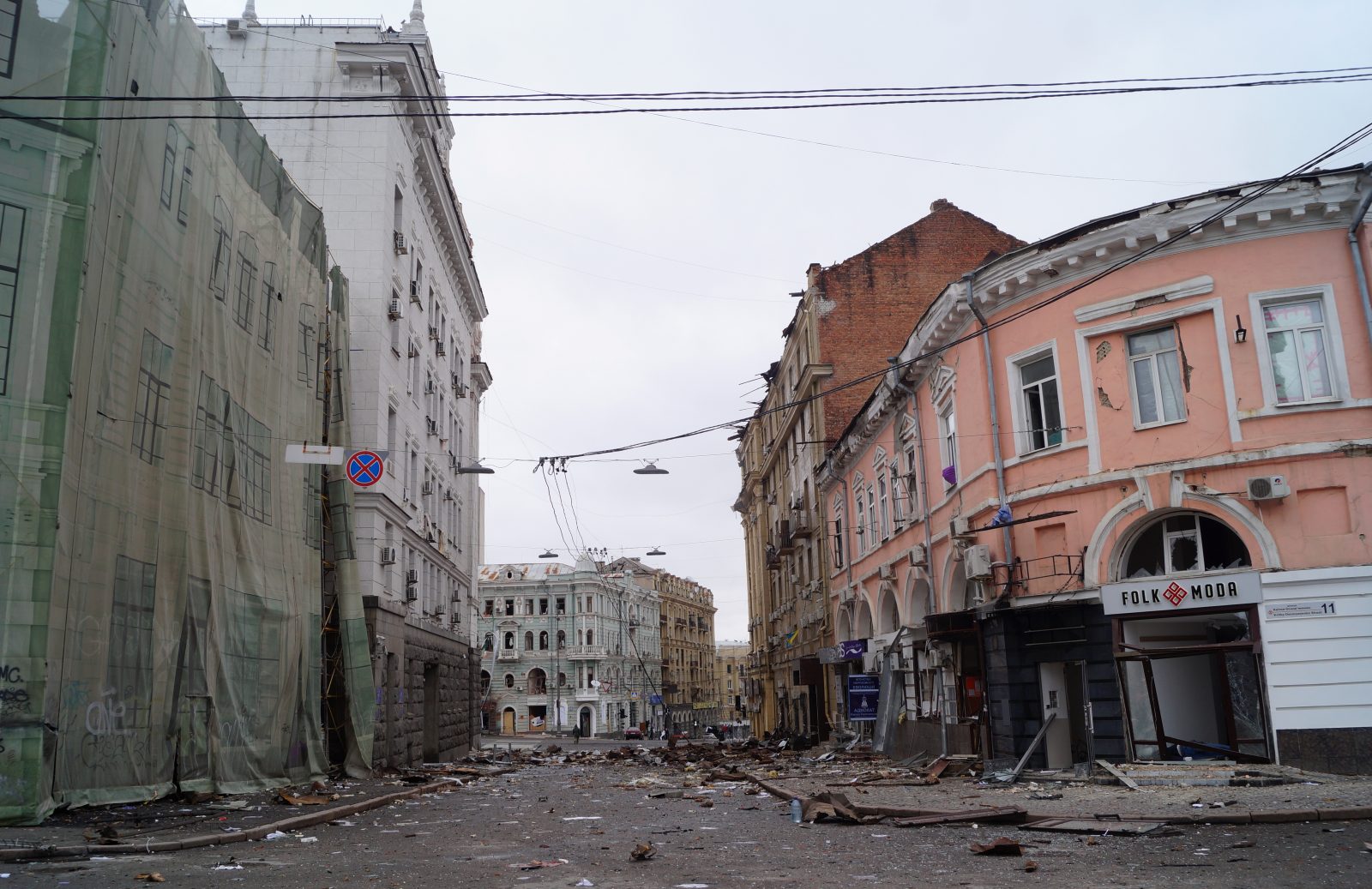 Norman Foster bids to lead rebuilding of war-torn Kharkiv