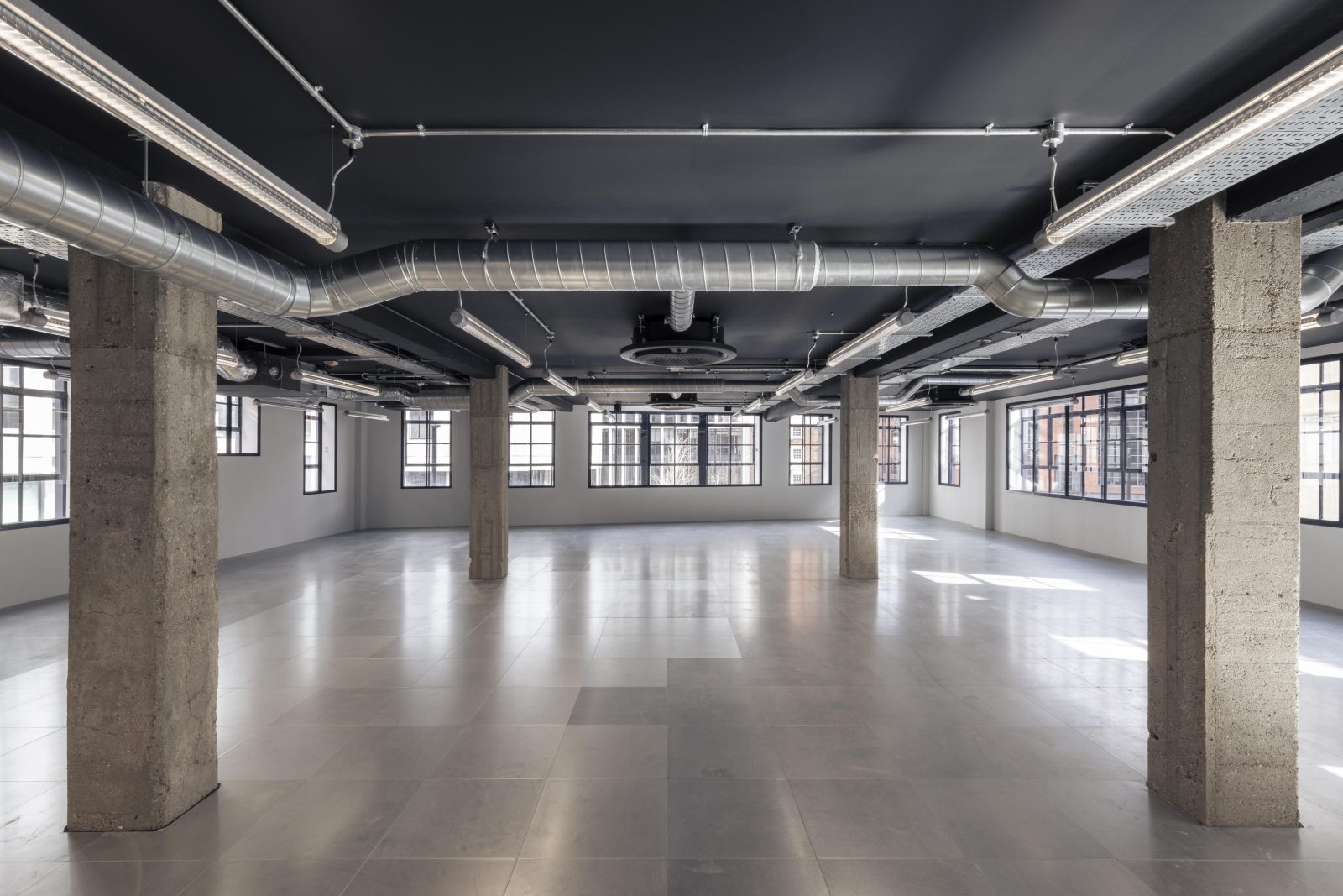 HUT retrofits Art-Deco building in east London