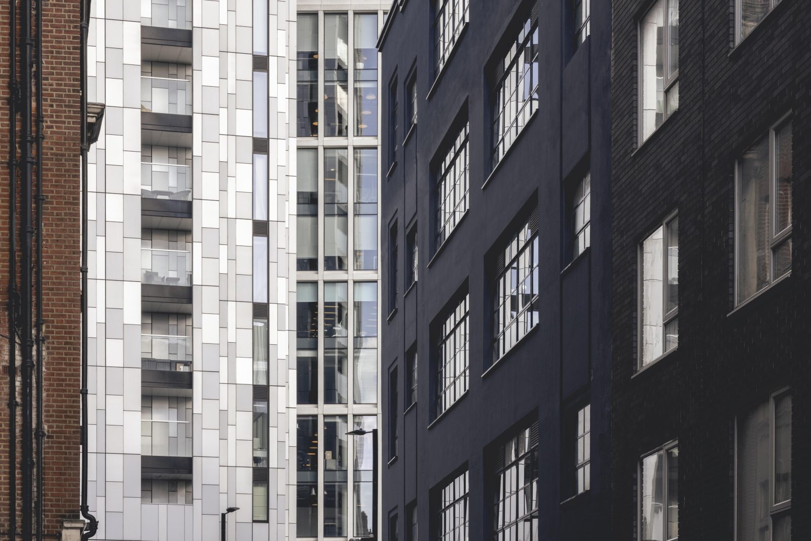 HUT retrofits Art-Deco building in east London