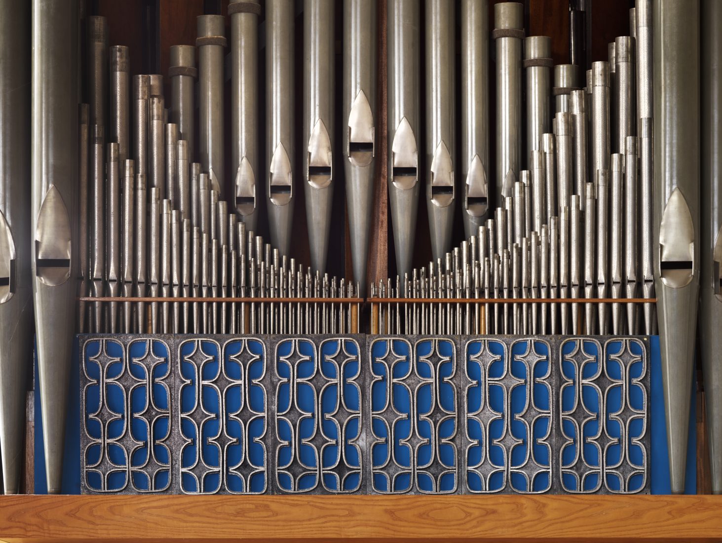 Chippenham church with 1960s Frank Roper artworks listed