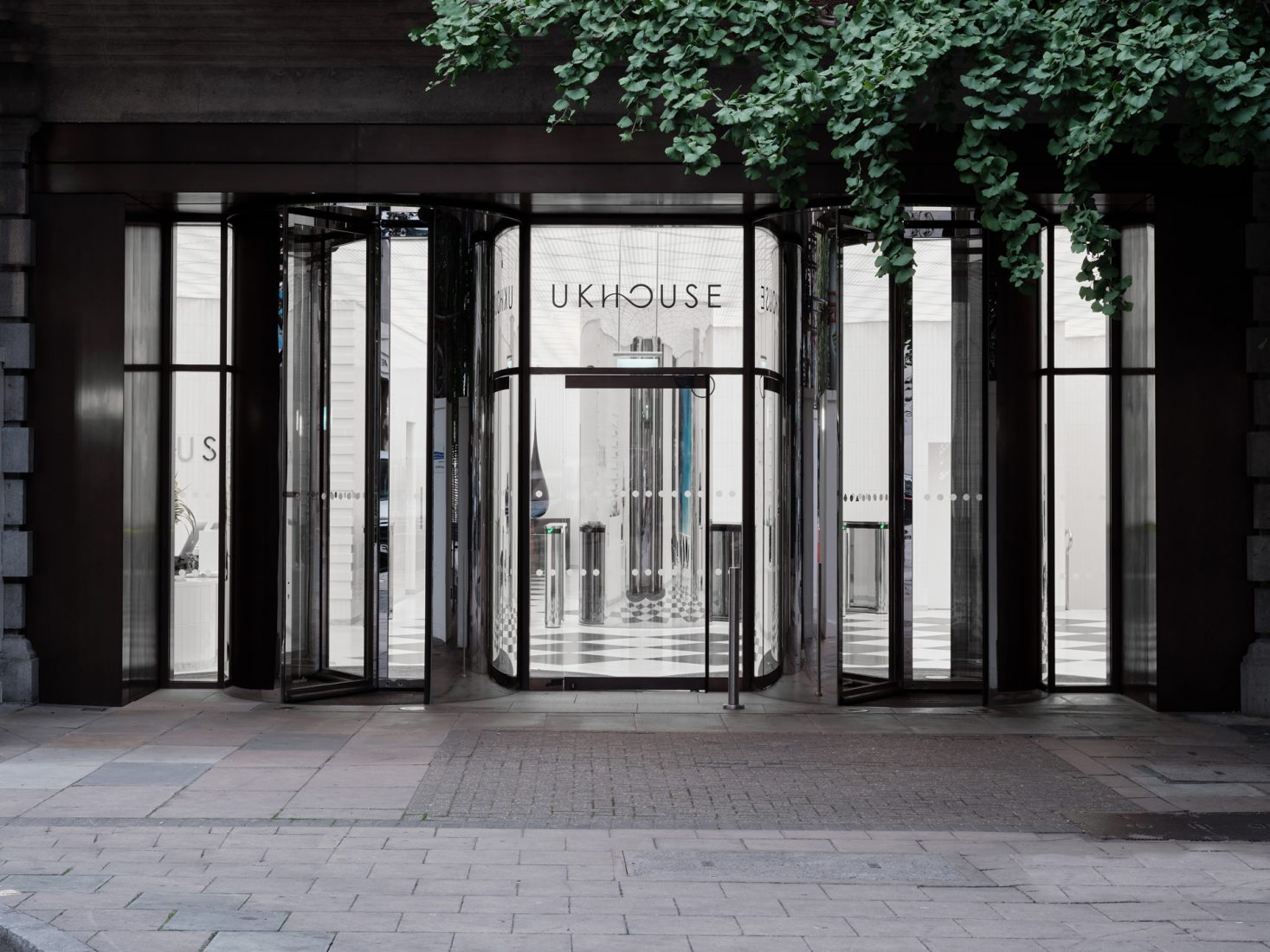 Christ & Gantenbein creates ‘techno-Baroque’ corporate lobby in London