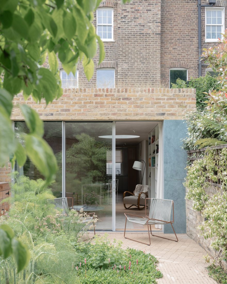 Unagru reworks a house for a cellist in London