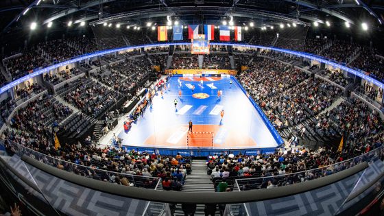 Populous 10,000-seat arena bowl opens in French city of Orléans